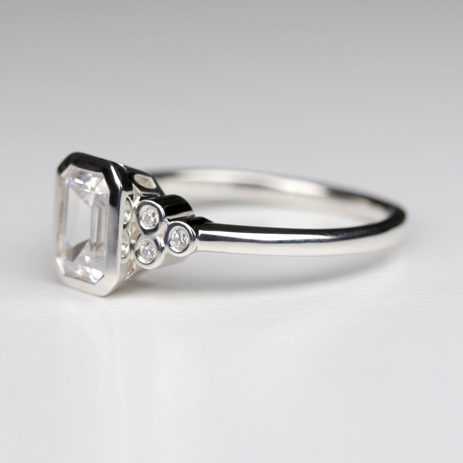 Moissanite Emerald Cut Openwork Seven Stone Engagement Ring – Aide-mémoire