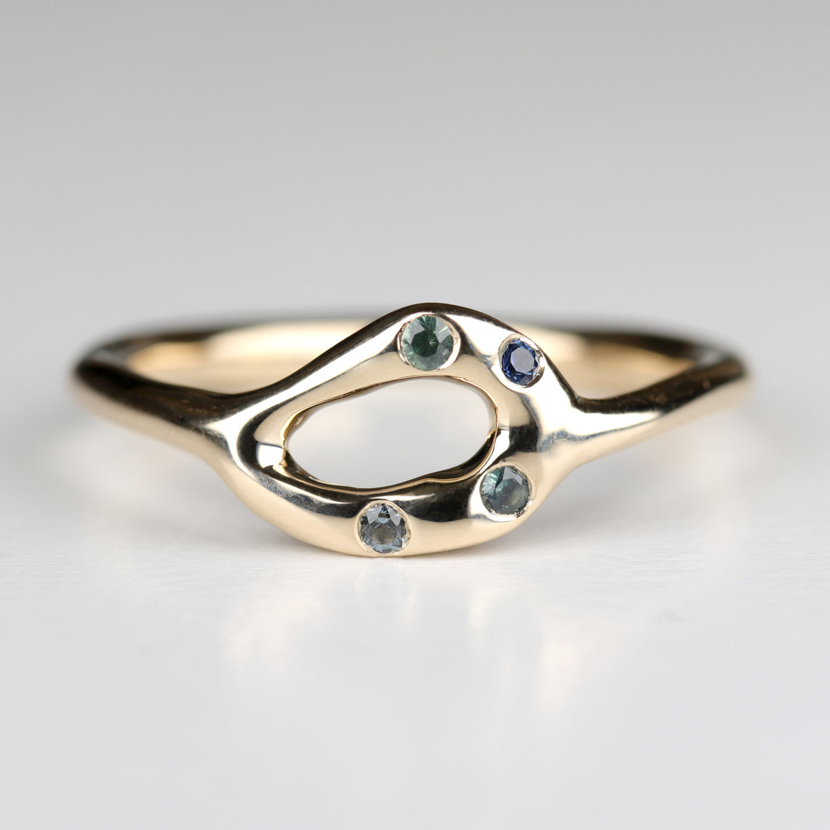 Sculpted Torus Ring with Australian Sapphires – Aide-mémoire
